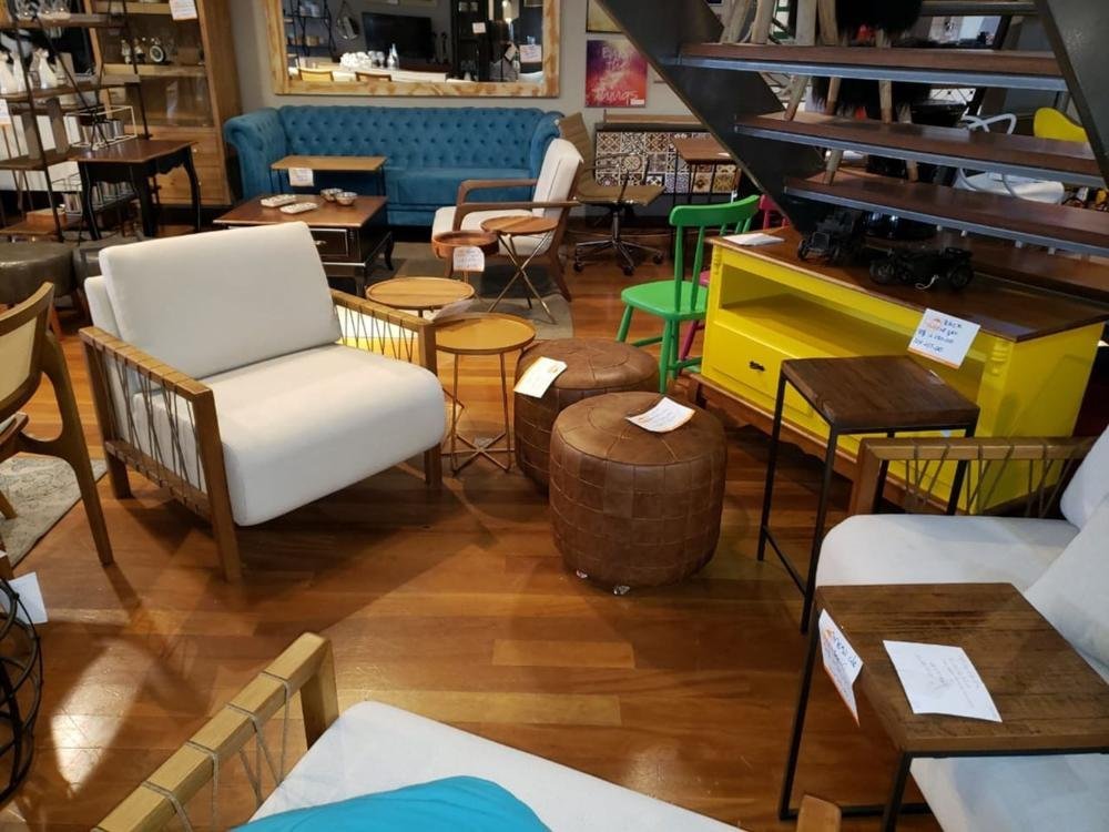 Poltrona Joe Assento Linho Creme Base Madeira - 55239 | MadeiraMadeira