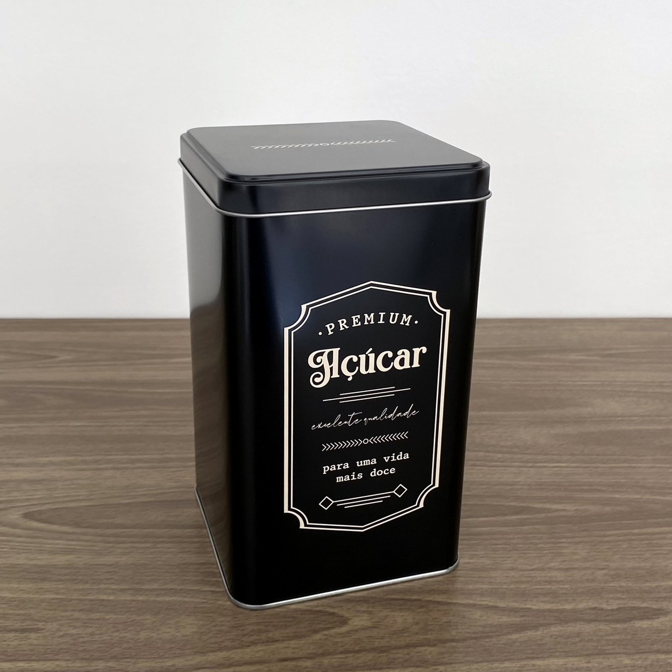 Lata de Açúcar Preta 800g Quadrada Design Retrô em Metal | MadeiraMadeira