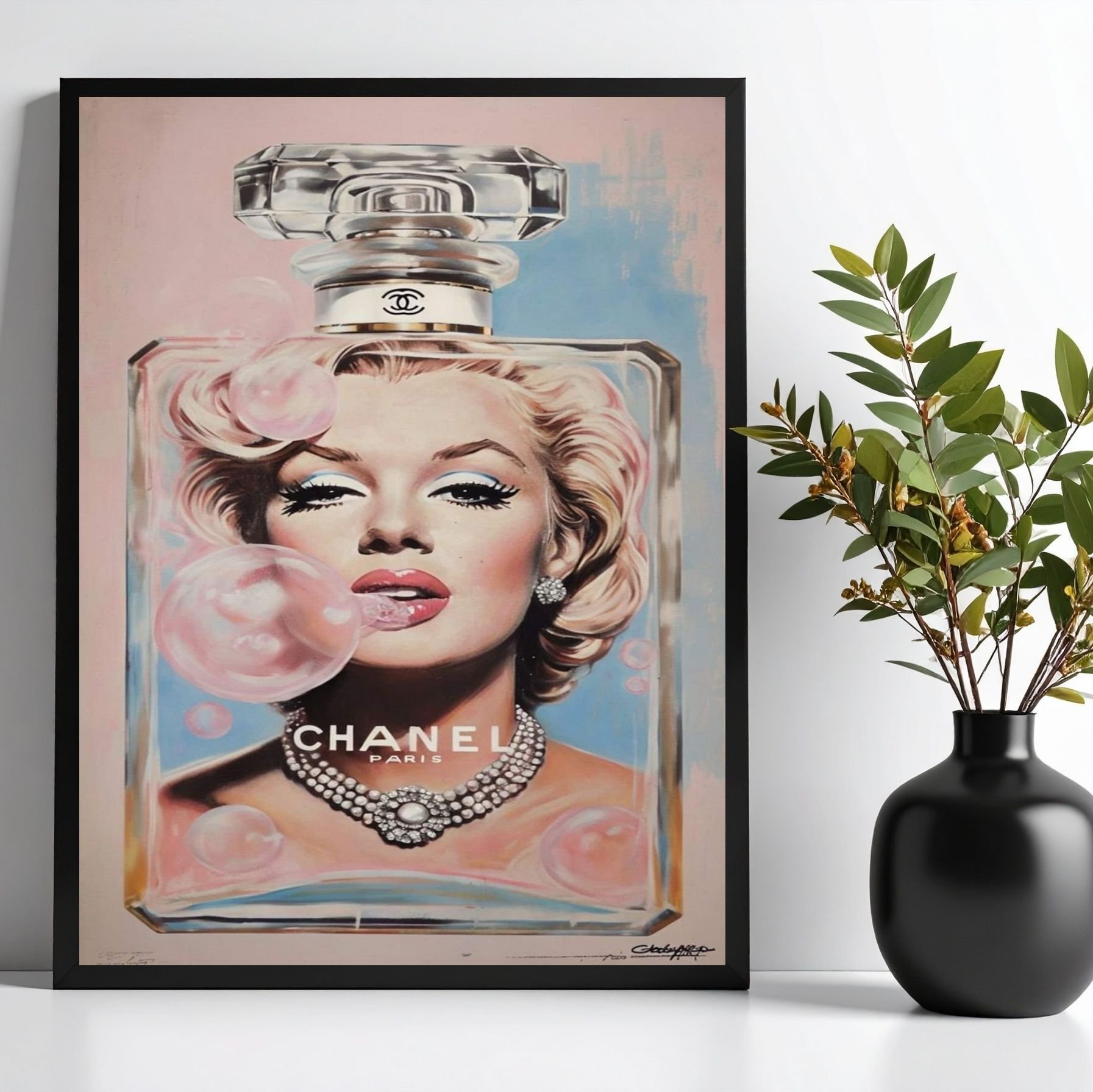 Quadro Fashion Marilyn Perfume Famoso 24x18cm - com Vidro:moldura Preta | MadeiraMadeira