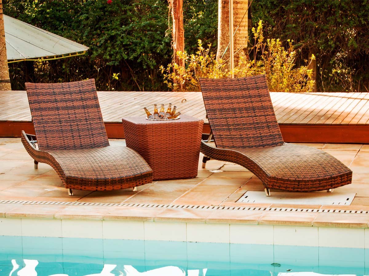 4 Cadeiras e Mesa Adaptada, 2 Espreguiçadeiras Bona e Mesa + Chaise ...