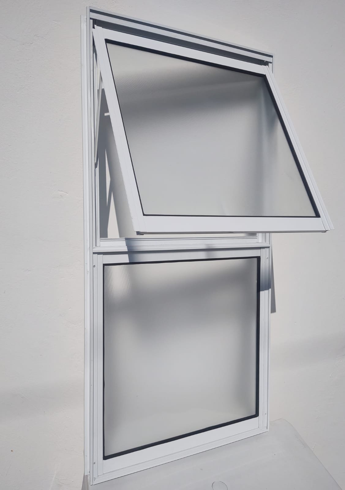 Janela Vitro Maxi-ar 1-Seção SG 0,60 X 1,20 Em Aluminio Branco Com ...