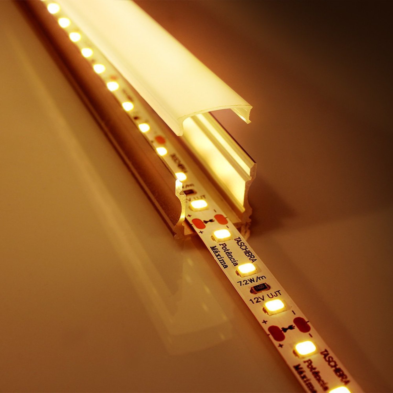 Fita LED Pro 7,2W 90 LEDs/Metro 5 Metros 12v Bivolt IP20 2700K ...