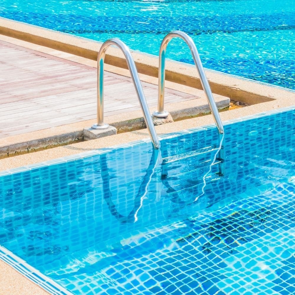 Escada para Piscina com 3 degraus em Aço Inox | MadeiraMadeira