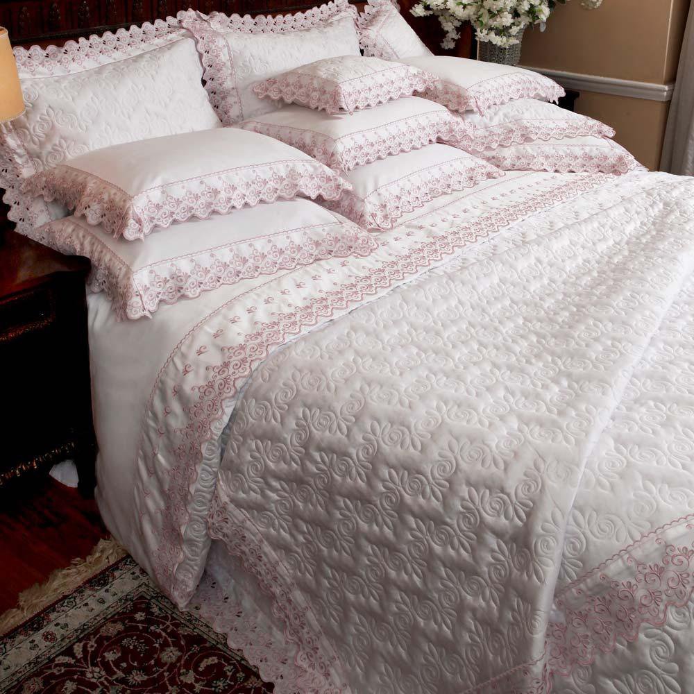 Colcha Queen com almofadas 300 Fios Camille - Marken Fassi Rose/Branco ...