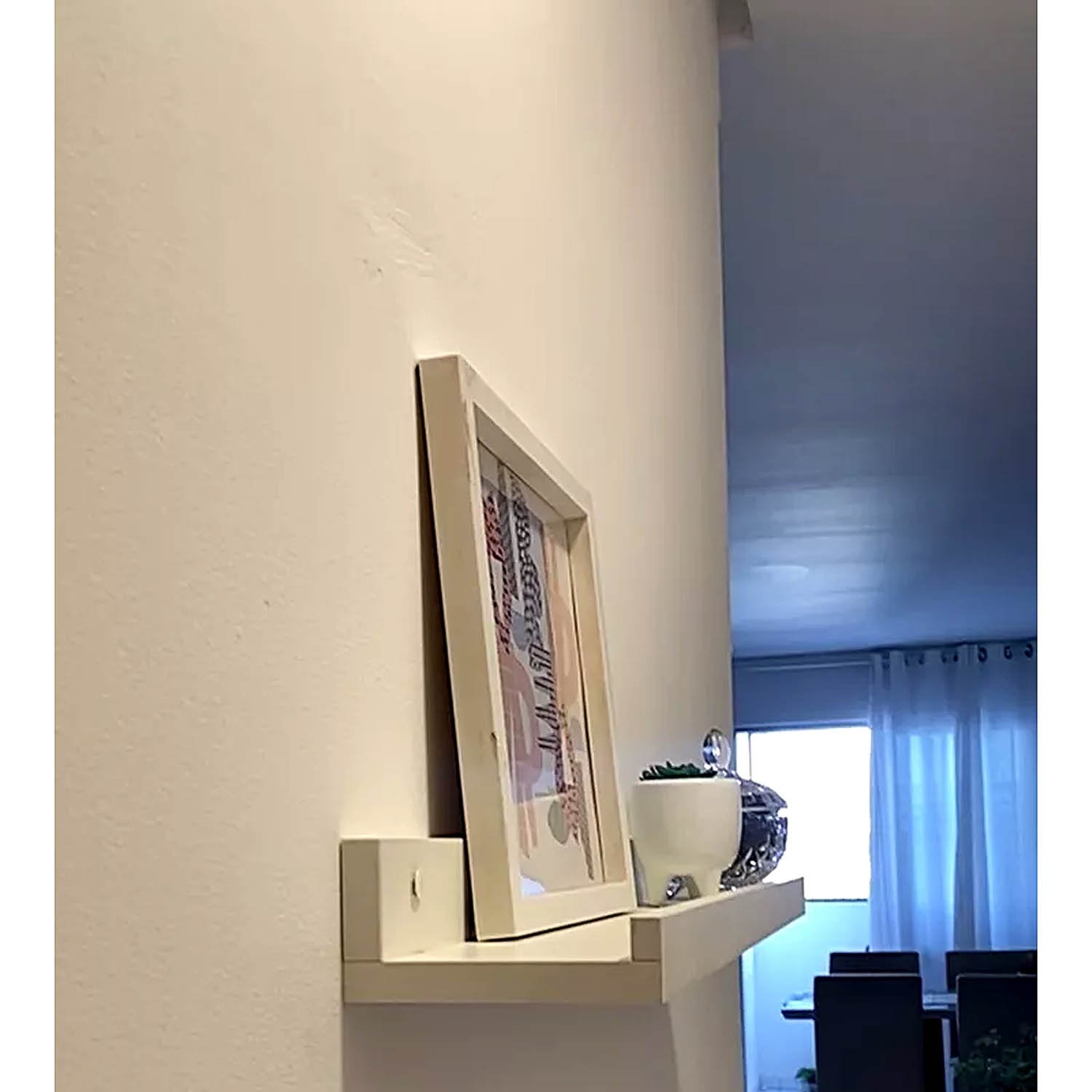 Prateleira Porta-Quadro Branco 60cm Funda Moldurarte | MadeiraMadeira