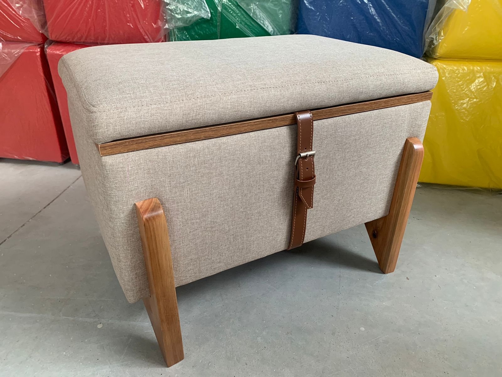 Puff Baú Flex 60x40cm Pés Madeira Maciça Linho Bege | MadeiraMadeira