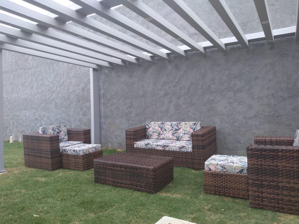 Conjunto Canada premium 2L 160cm + 2 poltronas + puff centro - fibra sintética/ alumínio ...