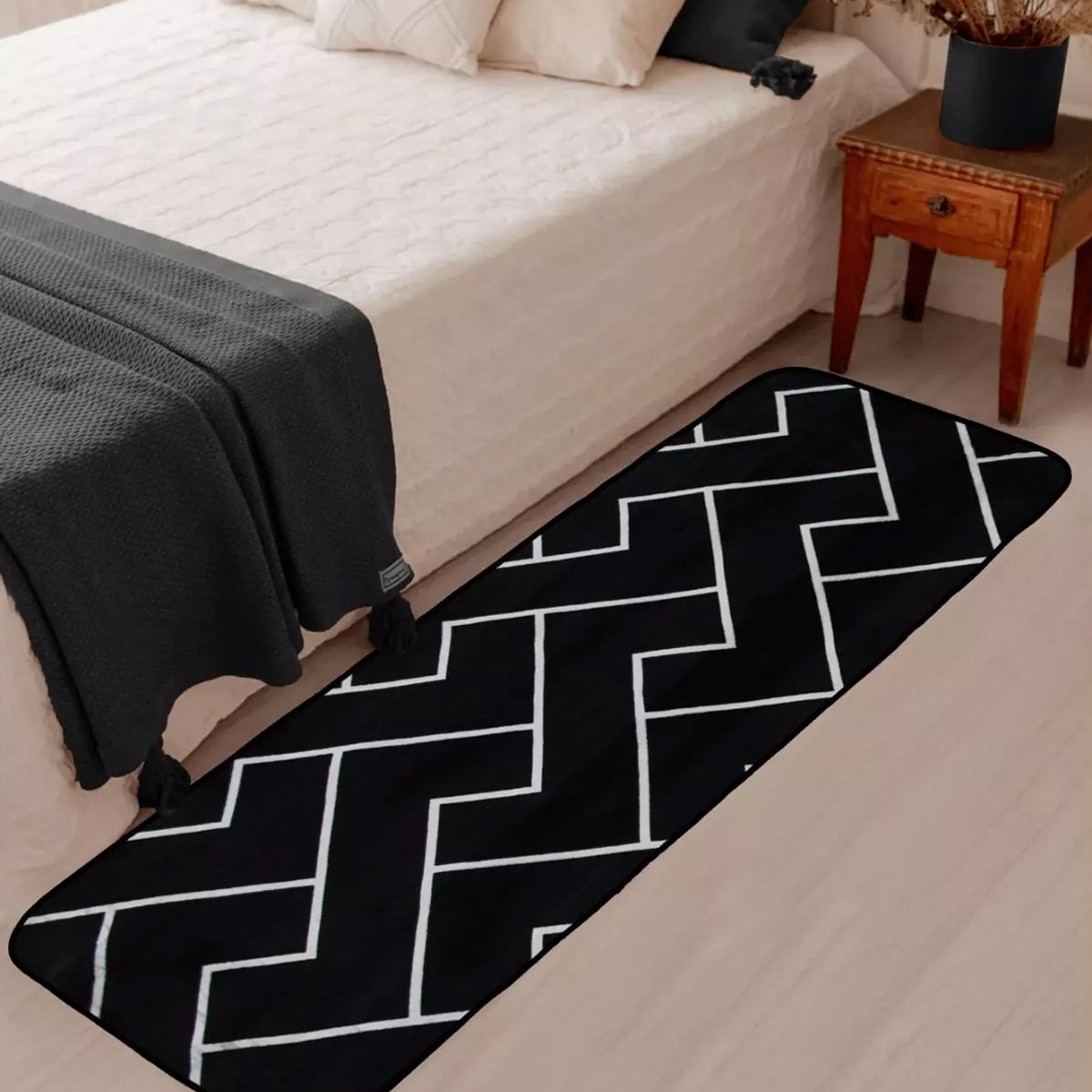 Passadeira Para Cama 0,70m x 2,00m Aveludado Antiderrapante Cor: Preto ...