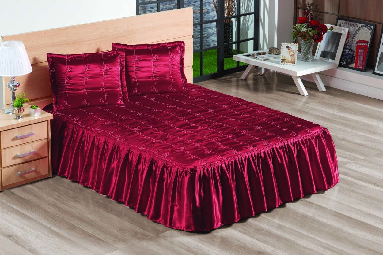 Colcha Elisa Vinho 2,40m X 2,30m + 2 Travesseiros | Cetim | MadeiraMadeira