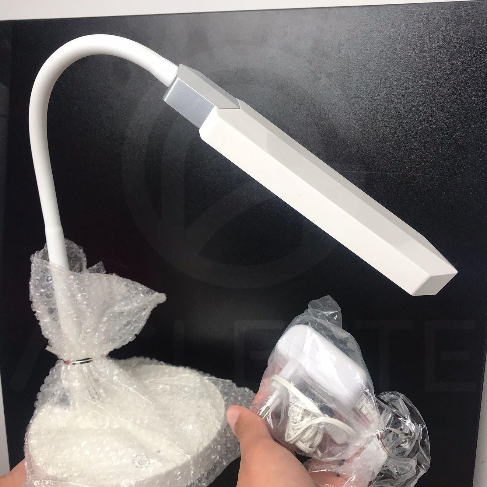 Luminaria de Mesa Led 2700k-6500k 7w (leaf) Bivolt Luminatti ...