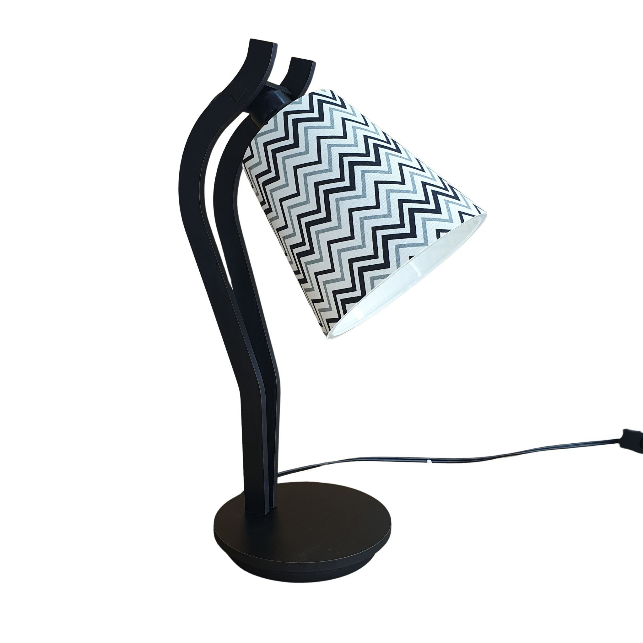 Abajur Mesa Sala Base Pixar Preto e Cúpula Zig Zag Bivolt | MadeiraMadeira