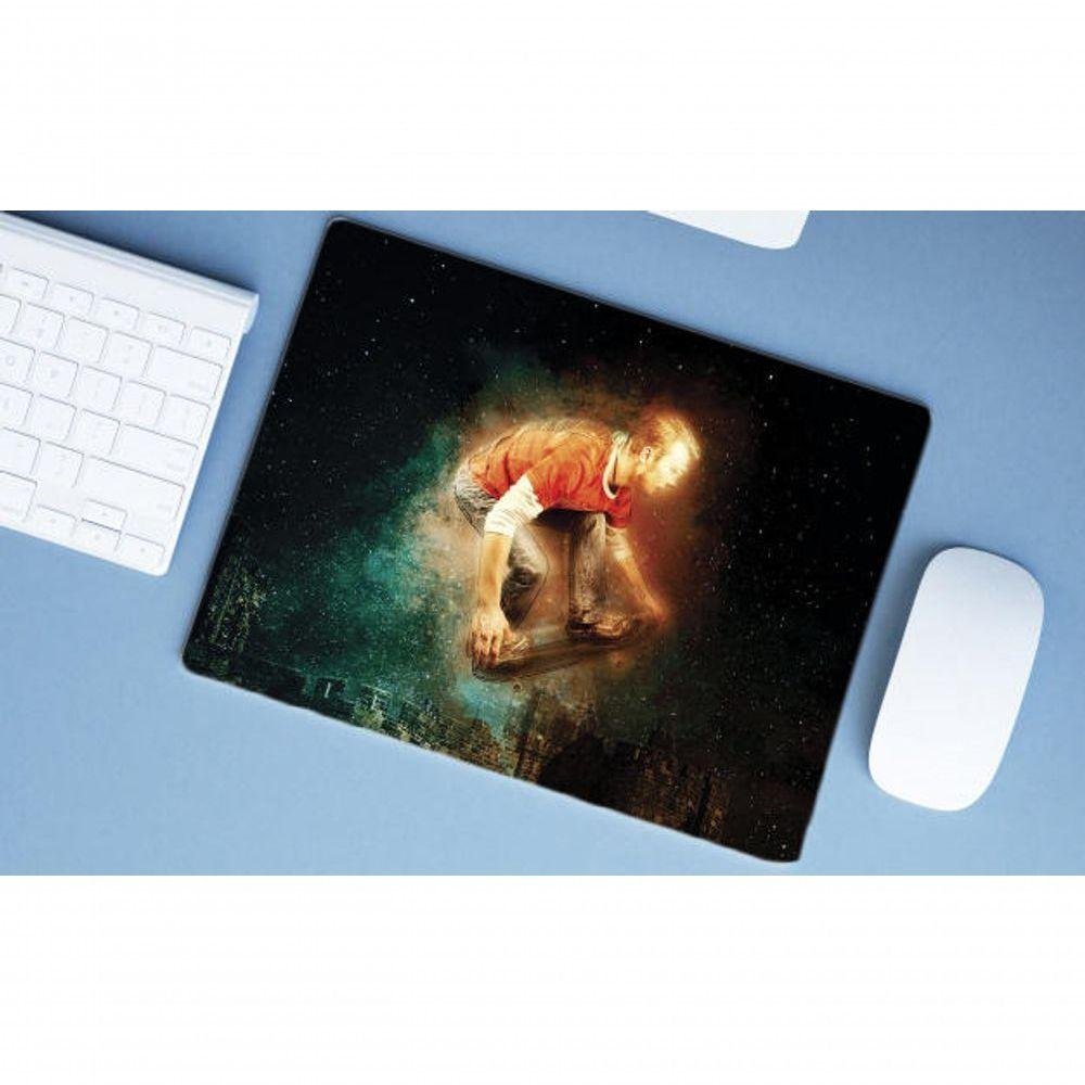 Mouse Pad Emborrachado Skatista Cidade Noite | MadeiraMadeira