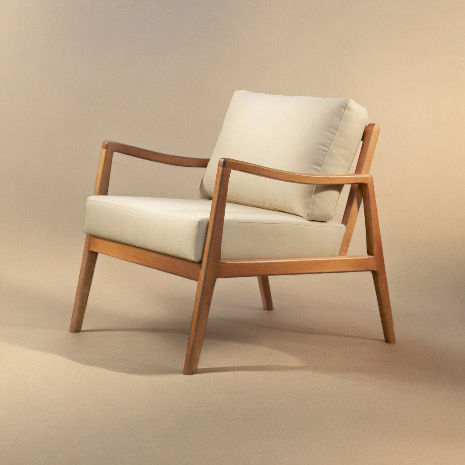 Poltrona Madeira Maciça Giulia Luxo | MadeiraMadeira