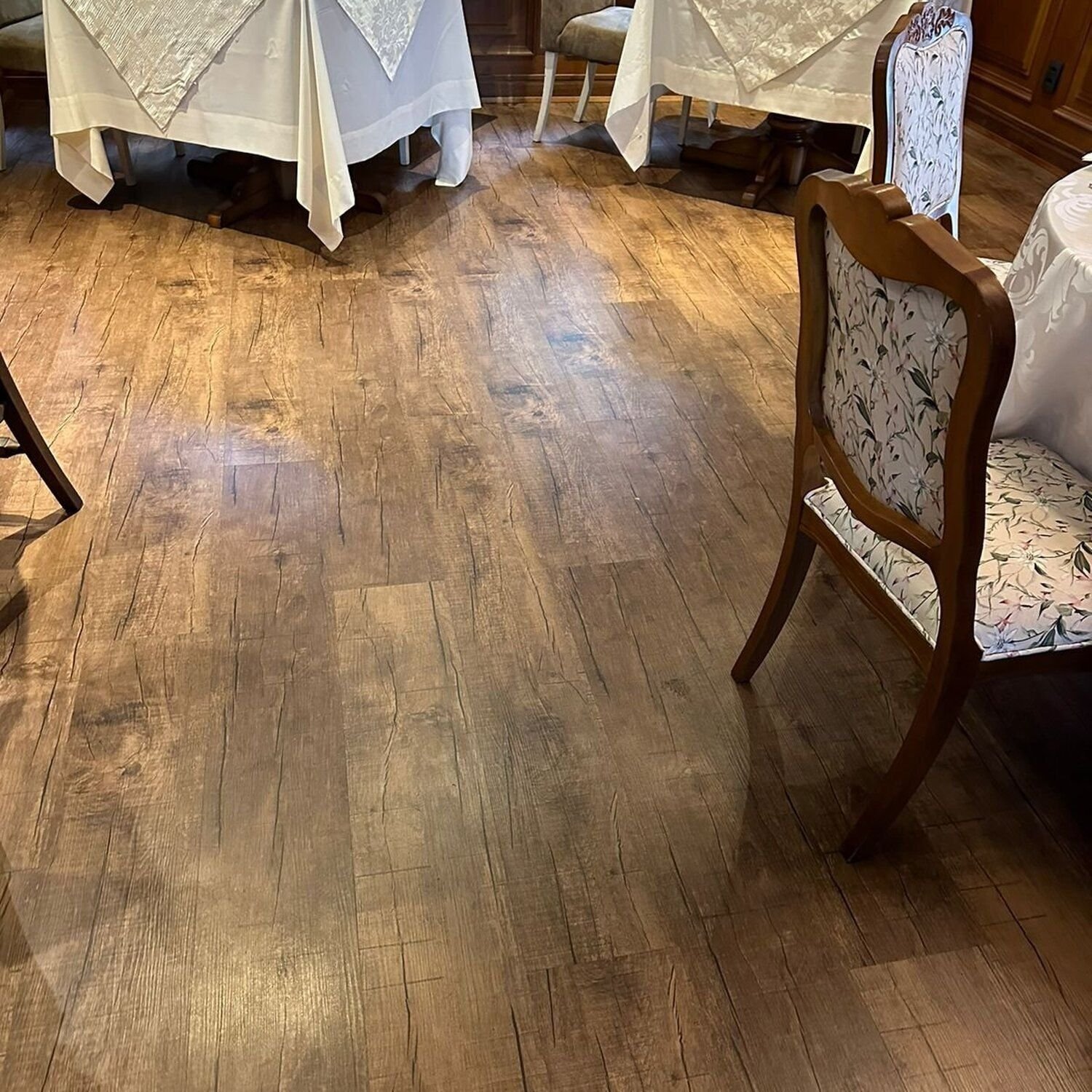 Piso Vinílico Spc Clicado Régua 122x22,8cm 2,781m² Graddus Marrom ...