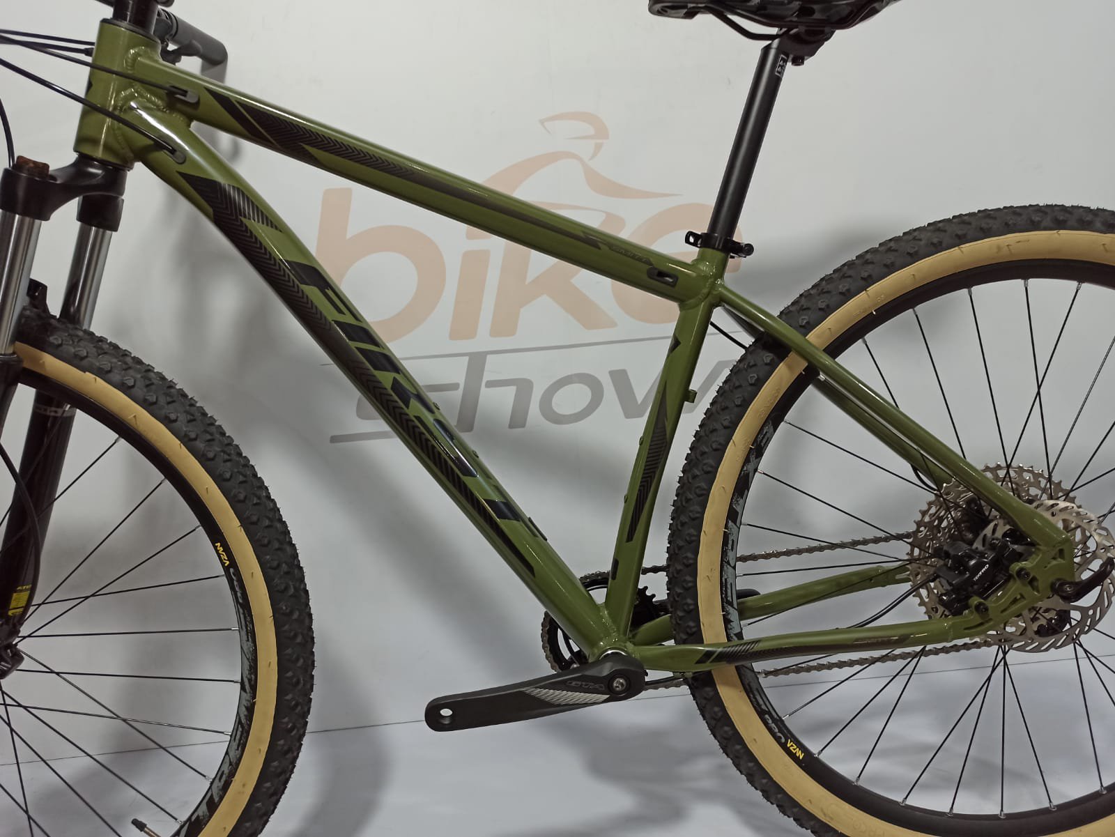 Bicicleta FIRST Smitt aro 29 - 11v Shimano Deore - Freio Tektro ...