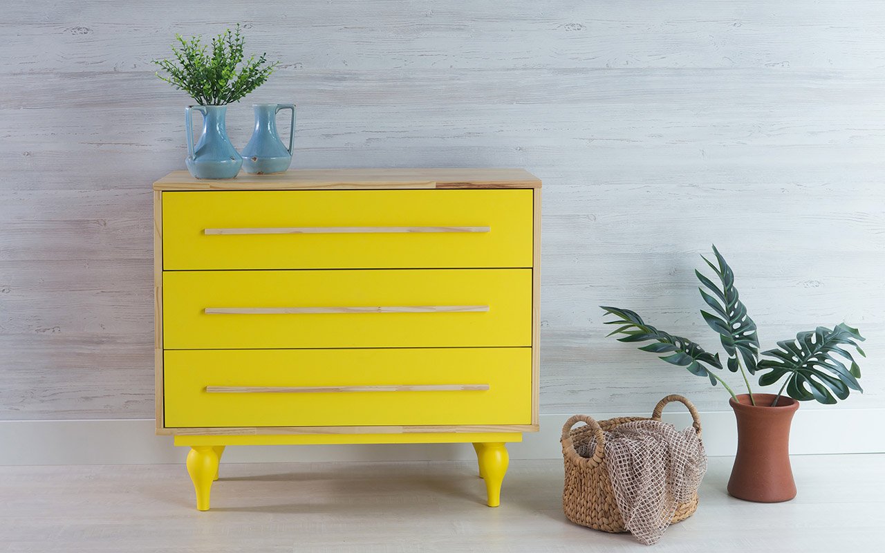 CÔMODA PEQUENA COM 3 GAVETAS SIDERAL NATURAL E AMARELO | MadeiraMadeira